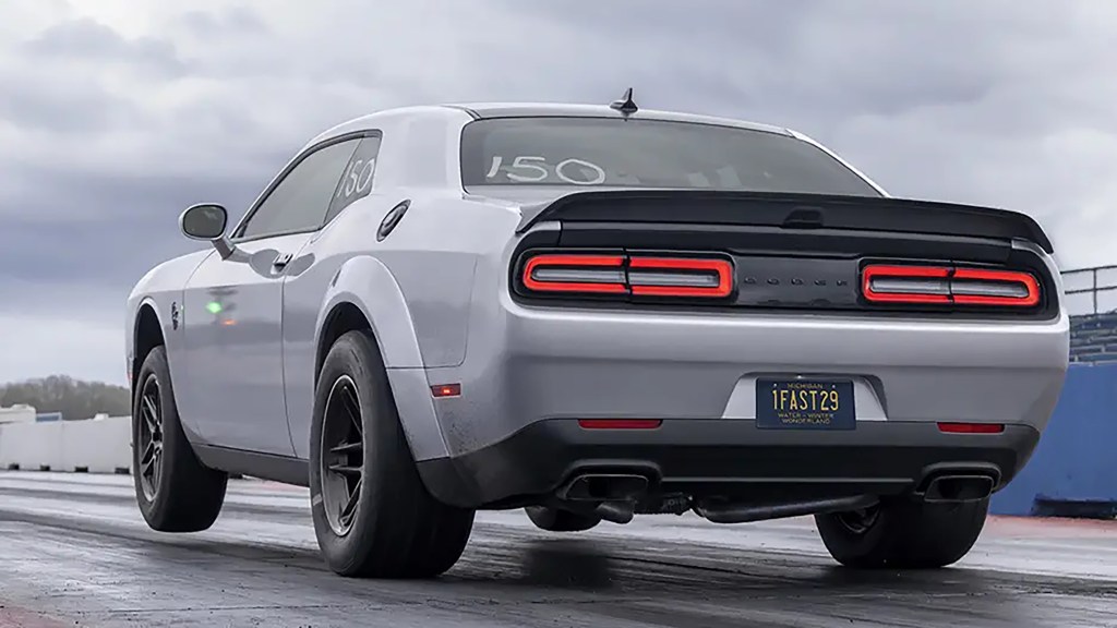 Last Hemi V8 Howls with 1,025 HP of Alcohol-Fueled Fury in the SRT ...
